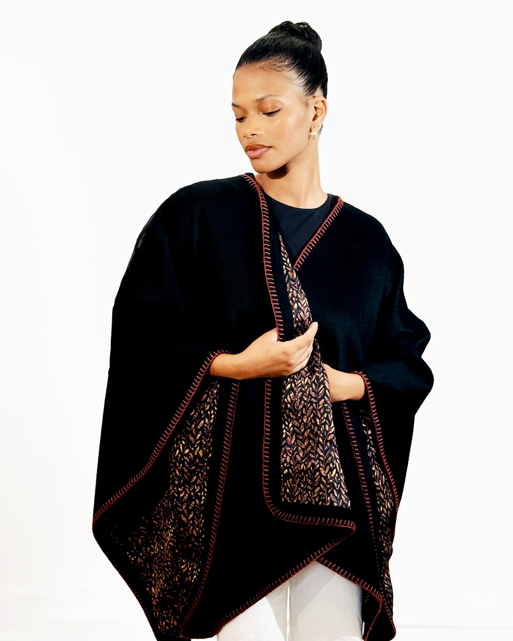 CARMEN CLASSIC SPANISH CAPE in BLACK – Belamonde